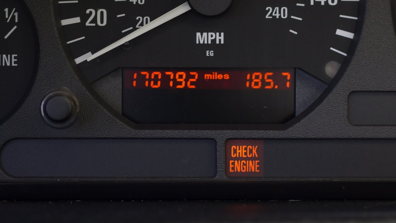 Luz Check Engine o que é? agende já sua revisão automotiva - Centro ...